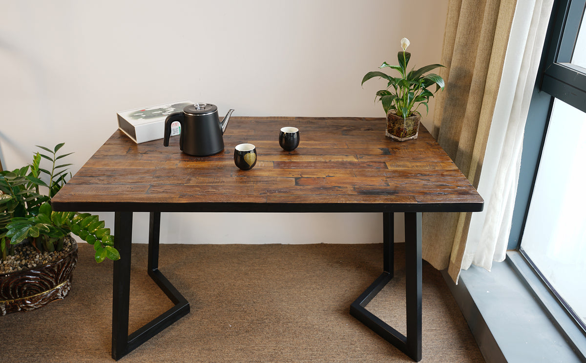 Reclaimed Elm Table – The Canadian Table Company